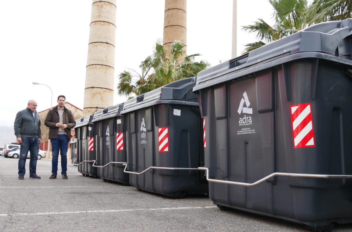 El Ayuntamiento de Adra sigue renovando su parque de contenedores ...
