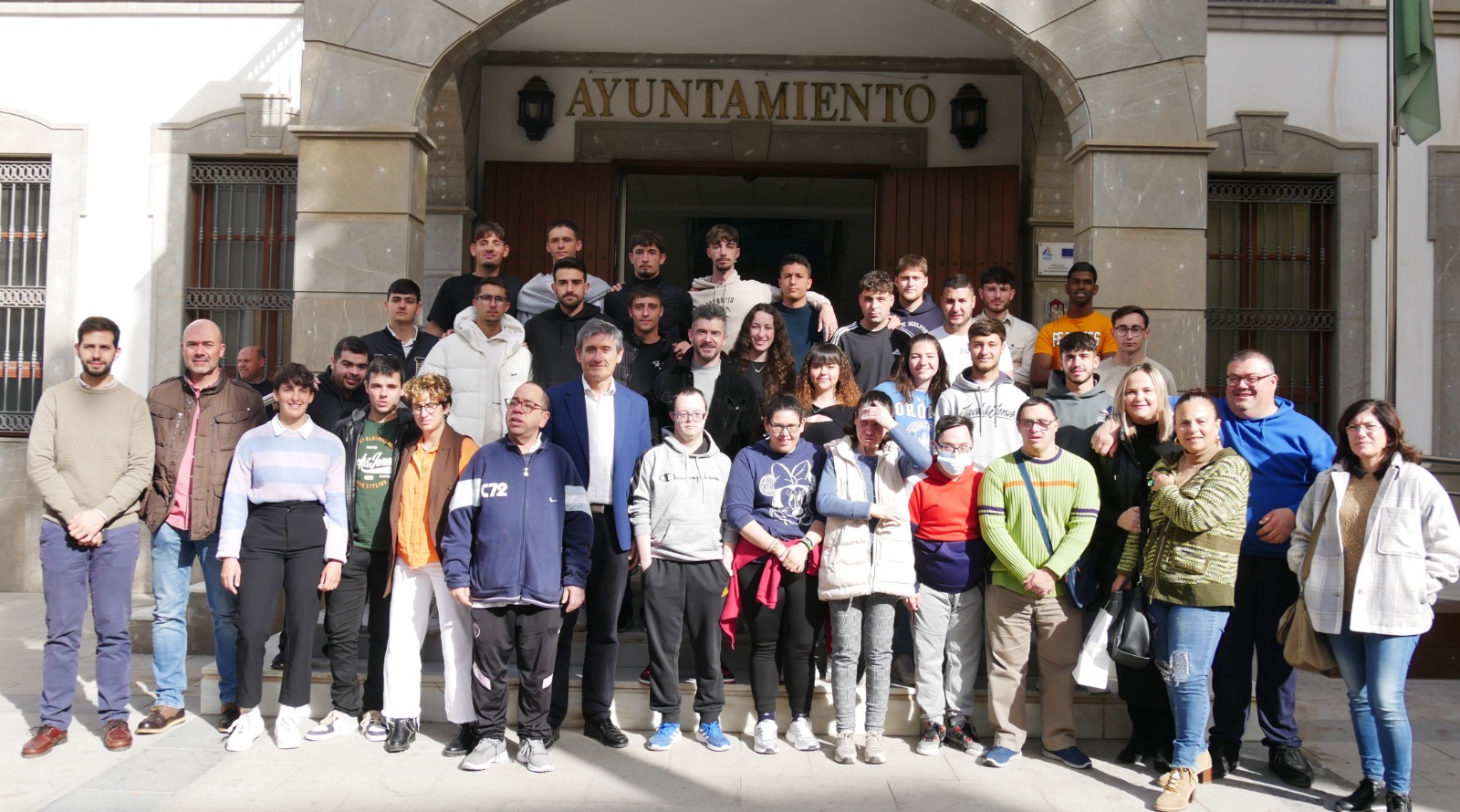 Manuel Cortés entrega diplomas acreditativos al alumnado del TSEAS del IES Abdera por ‘Jóvenes ...